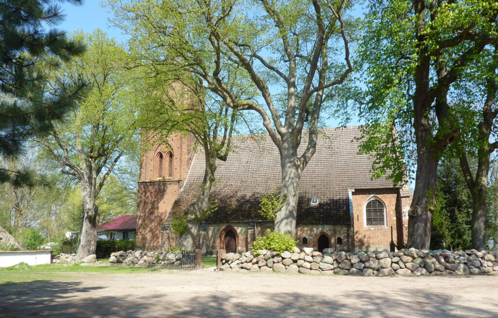 Kirche Heilig-Kreuz-Kirche Kemnitz - www.kirche-kemnitz.de